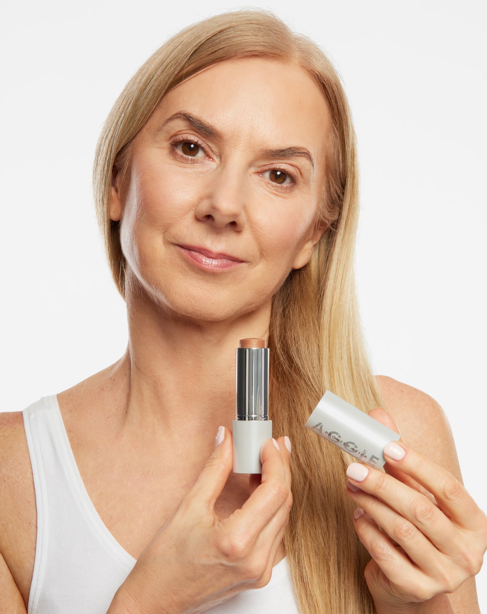 Aggie face contouring bronzer stick for mature skin 50+ – Nutridome UK